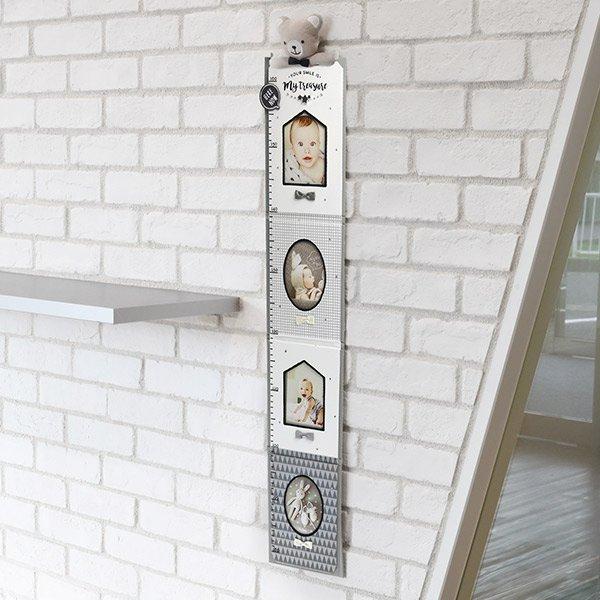 モノトーンでオシャレな身長計ベビーフォトフレームです。ふわふわで可愛いベアーが一緒に…（続きは下に） 【商品詳細】サイズ/外寸：約幅15.5×奥行3.5×高さ92cm 内寸：約幅8.5×高さ11.5cm マット窓寸：幅11.2cm×高さ7....
