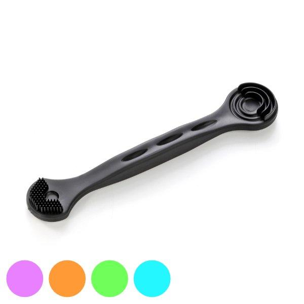 口臭の原因となる舌表面の汚れ舌苔（ぜったい）を取り除く、「ブラシ」と「ヘラ」が一体となった舌ミガキです。ソフトなエラストマー素材で嘔吐反射を起こしにくい優しい感触。舌の凸凹にしっかりフィットして軽い力で効果的に汚れを取り除きます。ブラシ部分...