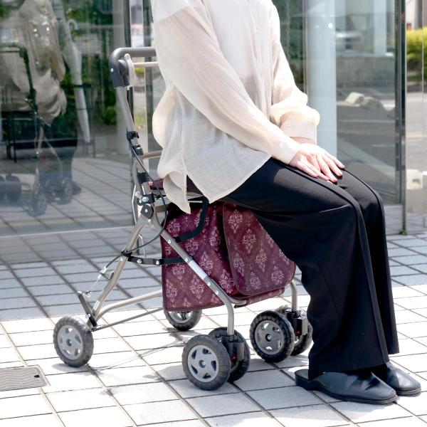 サイズ/約幅48×奥行54×高さ81〜91cm座面高：49cm折りたたみ時：約幅48×奥行23×高さ88.5cm座面サイズ：約幅26.5×奥行28cmバッグサイズ：約幅25×奥行23×高さ30cmタイヤ直径：約5インチ　ダブルキャスター3W...