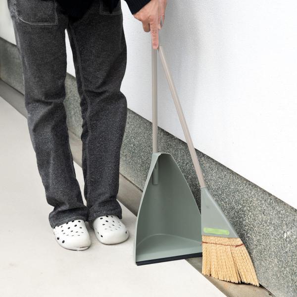 サイズ/ほうきのみ：約幅21×厚み3×高さ85cmちりとりのみ：約幅25×奥行22×高さ77cmセット時：約幅25×奥行22×高さ90cm内容量/ほうき、ちりとり各1個材質/穂：ポリプロピレンカバー：ポリエチレン柄：被膜スチールパイプちりと...