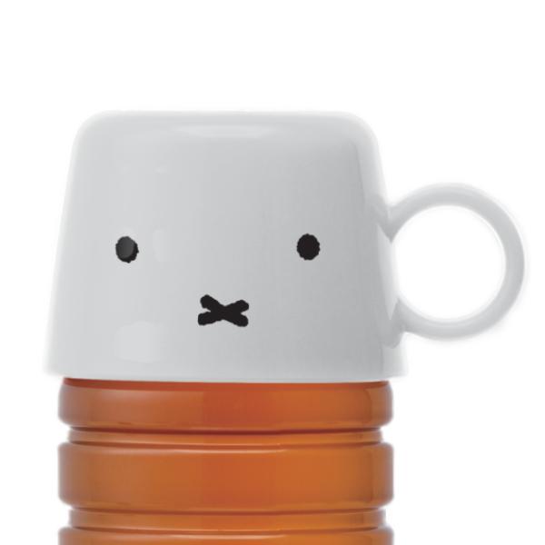 ミッフィーのペットボトルキャップです。ペットボトルに口をつけず、コップで飲むことができるので飲み物を衛生的に保てます。コップを回して簡単に開閉できます。小さなお子様も飲みやすい持ち手付きです。 【商品詳細】サイズ/約高さ5.3cm 直径：約...