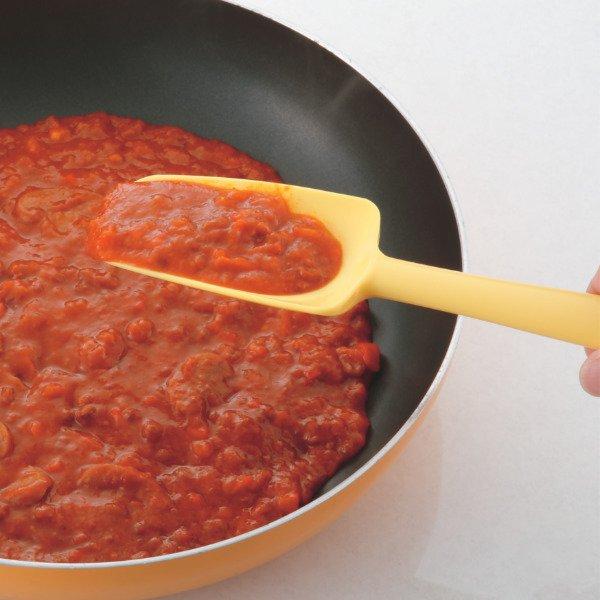 取り分けやすいスコップ型のシリコーンスパチュラです。混ぜたり炒めたり、下ごしらえにも便利です。継ぎ目の無い一体成形で洗いやすいです。食器洗い乾燥機がご使用いただけます。 【商品詳細】サイズ/約幅24×奥行5.5×高さ2cm 重量/約100g...