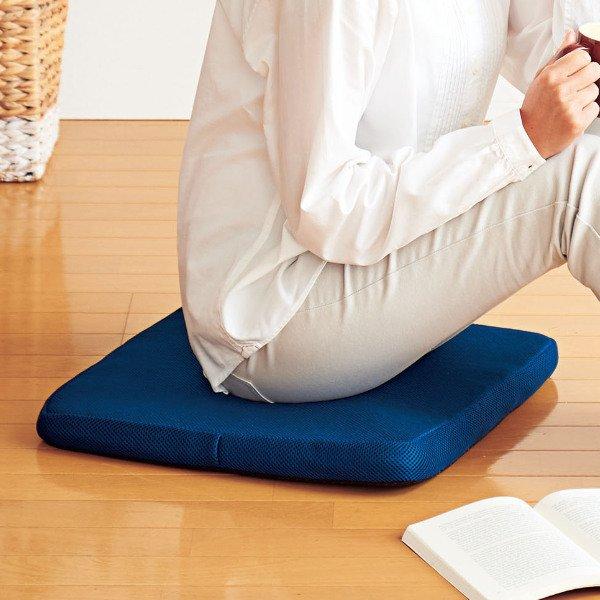 サイズ/カバー装着時：幅46cm×奥行44cm×高さ4cm重量/約1500g内容量/1個材質/本体：TPE（熱可塑性エラストマー）カバー：ポリエステル100％生産国/中国製●水に浮いたような座り心地●ワイドサイズでゆったり座れる●様々な場所...