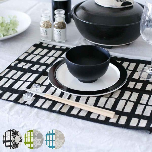 サイズ/約横45×縦32cm内容量/1枚材質/綿45％、麻55％種類/ブラック、グリーン、ブルー生産国/日本製洗濯/洗濯機使用可能●リバーシブル仕様のランチョンマットです。●北欧テイストのおしゃれなデザインです。●さっと敷くだけで、いつもの...