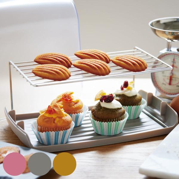 サイズ/約幅30×奥行17.5×高さ22cm内容量/1個材質/カバー：AS樹脂トレー：スチロール樹脂ラック：ステンレス種類/グレー、ピンク、ブラウン生産国/日本製●ブレッドケースや手作りお菓子のクーラーとしても使いやすい、ラック付き樹脂製ケ...