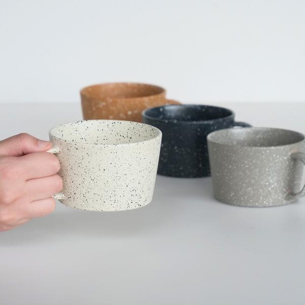 サイズ/約幅11.3×奥行13×高さ6.5cm重量/約115g容量/約400ml内容量/1個材質/PET、ABS樹脂種類/ホワイト、ネイビー、グレー、テラコッタ生産国/日本製耐熱温度/140度耐冷温度/-20度食器洗い乾燥機/使用可能電子レ...