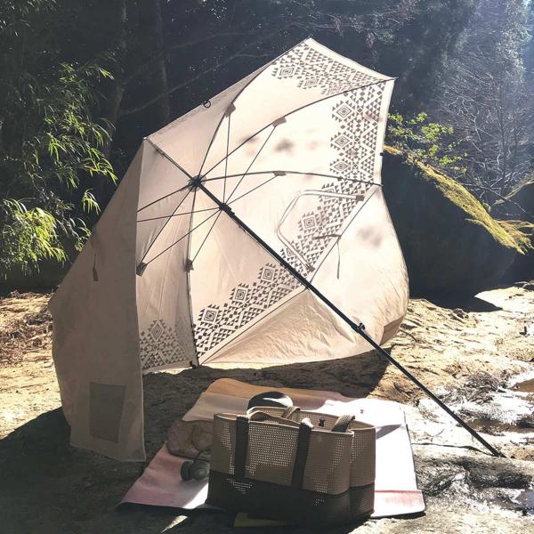 サイズ/約幅195×奥行102×高さ168cm内容量/1個（傘、ペグ8本、ロープ3本、サイドシート用ロープ1本、収納袋）材質/傘：ポリエステル100％※ＵＶカット生地生産国/中国製●アウトドアが快適に過ごせる、パっと開くだけの簡単タープ●広...