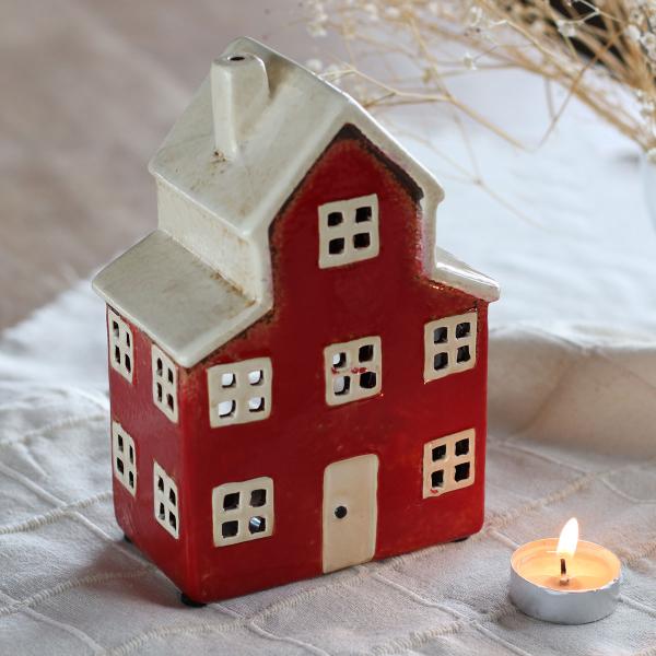 サイズ/約幅12×奥行8×高さ18cm重量/約0.6kg内容量/1個材質/陶器生産国/中国製●オブジェとしても飾ってもかわいいキャンドルホルダーです。●キャンドルを灯すと、窓からやさしい光がこぼれます。●リビングや玄関、お庭のインテリアにも...