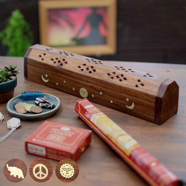 サイズ/約幅31×奥行5.5×高さ6cm重量/約260g内容量/1個材質/ウッド(シーシャム）種類/ゾウ、ピース、サンムーン生産国/インド製●スティックタイプのお香がストックできるお香立てBOXタイプです。●コーン香・スティック香の両方に使...