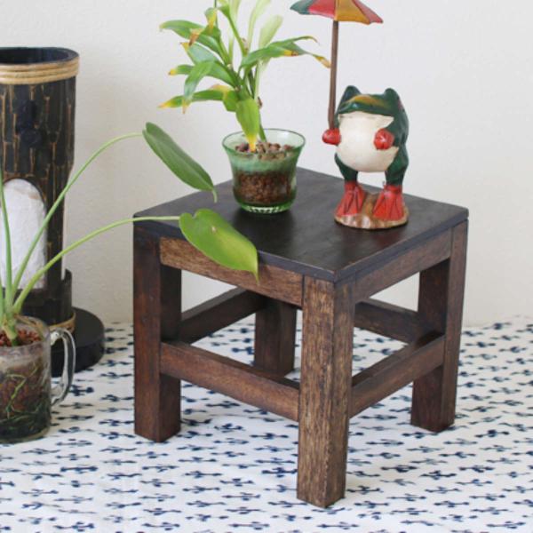 サイズ/約幅23×奥行23×高さ24cm内容量/1脚材質/アカシア生産国/タイ製耐荷重/約100kg組立状態/完成品●素朴な雰囲気がお部屋に馴染みやすいスツール●小さくて色々なシーンで使いやすいアジアン風 アンティーク風 南国風 アジアン家...