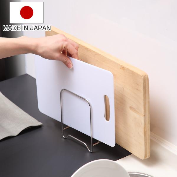 サイズ/約幅12×奥行9.5×高さ17cm収納箇所：3箇所（厚さ：3.5cm×1、2.0cm×2）内容量/1個材質/18-8ステンレス生産国/日本製●まな板を省スペースで収納できるまな板立スタンドです。●スペースを取らずにまな板を収納できる...