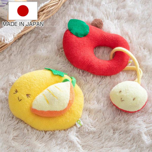 サイズ/リンゴ：幅10×奥行5×高さ8cmミカン：幅11×奥行3×高さ9cm内容量/1個材質/表：綿100％、中：ポリエステルわた種類/リンゴ、ミカン生産国/日本製洗濯/洗濯機使用可能対象年齢/0ヶ月〜●ママの肌の感触に似た柔らかくて、やさ...