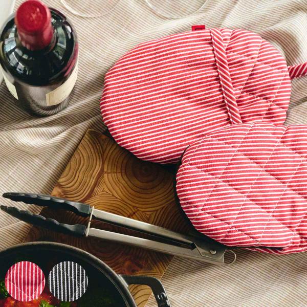 サイズ/約21×14.5cm内容量/1枚材質/表地・裏地：ポリエステル、綿中綿：ポリエステル耐熱ゴム：クロロブレンゴム種類/レッド、ブラック●男女問わず、暮らしを遊ぶ人のためのエプロンを中心とした、UNIFORM OF THE DAY（ユニ...