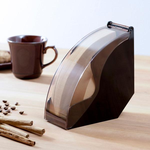 サイズ/約幅23.1×奥行7.3×高さ13.6cm重量/約200g内容量/1個材質/ポリスチレン生産国/日本製耐熱温度/70度●ホコリからフィルターを守る、フタ付きタイプのフィルターケースです。●クリアなふたで中身が見えるので、残量が一目で...