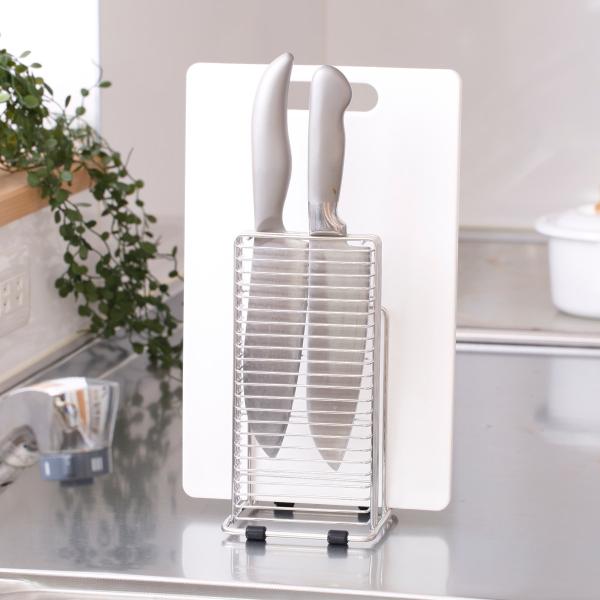 サイズ/約幅11.5×奥行12×高さ22cm重量/約317g内容量/1個材質/本体：ステンレス鋼（クロム13％、ニッケル1％）すべり止め：ポリプロピレン生産国/中国製対応サイズ/包丁の長さ：柄元から先端まで約20cm以下まな板の厚さ：内側／...