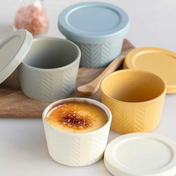 サイズ/約高さ6cm直径：約10.5cm内容量/1個材質/陶器種類/ウォームグレー、アイボリー、イエロー、ブルーグレー生産国/日本製食器洗い乾燥機/使用不可電子レンジ/使用可能オーブン/使用可能熱源/ガス火専用●温かい雰囲気を演出できる蓋付...
