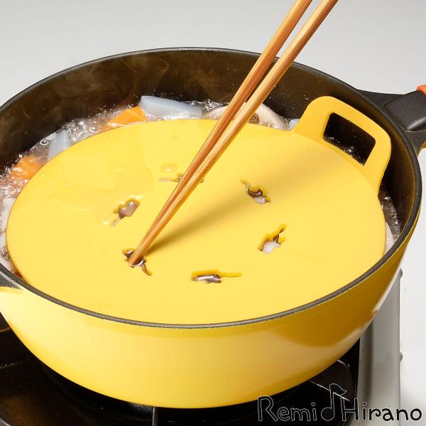 サイズ/約幅22.5×奥行20.5×高さ1.7cm重量/約120g内容量/1枚材質/シリコーンゴム原産国/中国耐熱温度/200度●平野レミさん監修のマルチに使えるシリコーン製シートです。●波模様でなんでもキャッチするので、アク取りもできます...