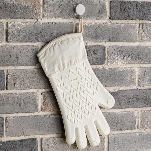 サイズ/約横21×縦37cm厚さ：約1cm重量/約148g内容量/1個材質/シリコーン●衣類スチーマーの熱から手や腕を守り、スチーマーをかけやすくするシリコン製の手袋です。●ロングタイプの手袋なので、手首の上までしっかりガードしています。●...