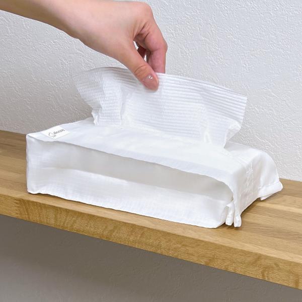 サイズ/約幅14×奥行7×高さ28cm(吊り下げ部分含まず)重量/約78g内容量/1個材質/ポリエステル生産国/中国製●トイレで使用するペーパータオルを、スマートに収納できるケースです。●タオルバーに吊り下げての使用と、横置きにしての2通り...