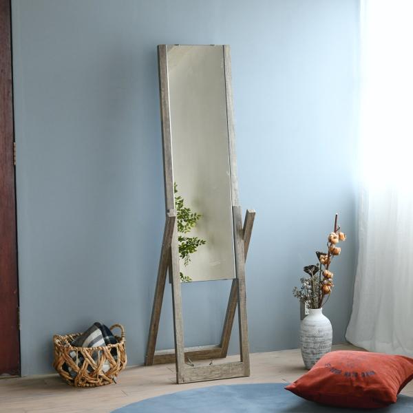 サイズ/約幅39.5×奥行44×高さ146cm内容量/1台材質/プリント紙化粧繊維板生産国/中国製耐荷重/フック耐荷重：2.5kg組立状態/お客様組立品●シンプルなインテリアにピッタリの古木テイストのミラーです。●ミラーは高さを調節できます...