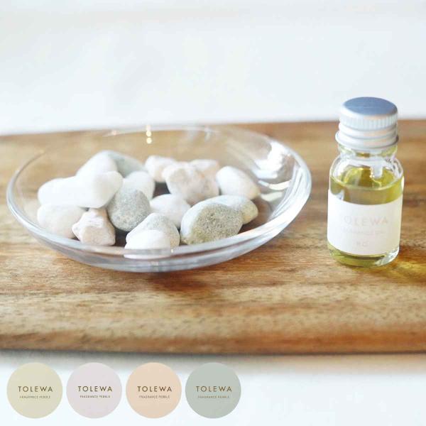 サイズ/ガラスプレート：約直径12cm重量/約310g内容量/フレグランスオイル：10mlぺブル（小石）ガラスプレート種類/ジャスミンブーケ、ラベンダーウッディ、ローズシトラス、カームガーデン生産国/日本製●透明のガラスプレートに置いた小石...