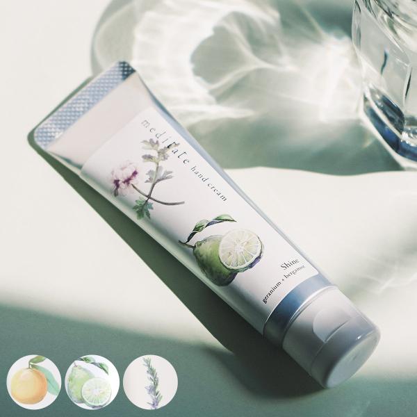 サイズ/約幅3.8×奥行2.4×高さ12.4cm重量/約40g容量/30g内容量/1個種類/ハーモニー、ヴァイタリティ、シャイン生産国/日本製●保湿成分にマカデミアナッツ油とシアバターを配合したハンドクリームです。●しっかりと保湿しながらも...