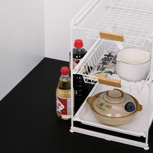 サイズ/約幅60×奥行200cm重量/約58g内容量/1枚材質/ポリエチレン生産国/日本製●シート表面のフィルムに竹炭の粉末を配合した、流し台下の収納シートです。●消臭、防カビ加工が施されており、収納スペースを清潔に保つことができます。●流...