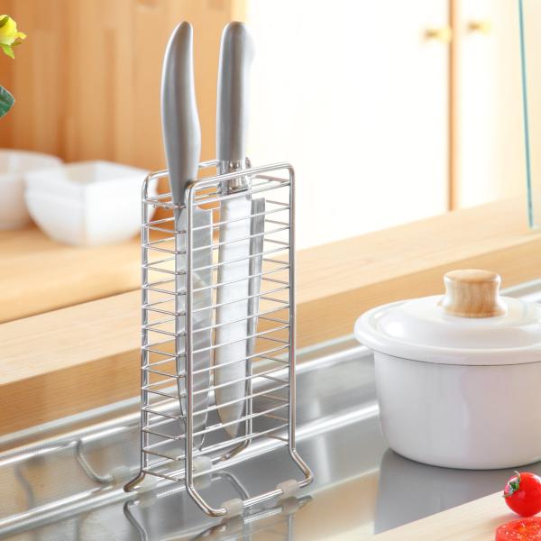 サイズ/約幅12×奥行9×高さ23cm内容量/1個材質/本体：ステンレス鋼ゴム足：シリコーンゴム生産国/中国製食器洗い乾燥機/部品によって使用不可●包丁を立てて省スペースに水切り・収納できるスタンドです。●奥行が約9cmのスリム設計で、キッ...