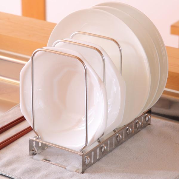 サイズ/約幅22.5×奥行11.5×高さ19.5cm内容量/1個材質/本体：ステンレス鋼ゴム足：シリコーンゴム生産国/中国製食器洗い乾燥機/部品によって使用不可●お皿を立てて収納できるスタンドです。●お皿や器に合わせて、幅調節が可能です。●...