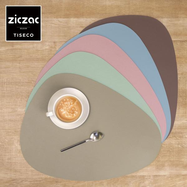 サイズ/約横43×縦32cm内容量/1枚材質/PVC（両面プリント）種類/Mauve、BLUESTONE、GREEN、BROWN、taupe生産国/中国製●クラシックな革の質感とモダンな雰囲気を組み合わせた 「TOGO」シリーズのランチョン...