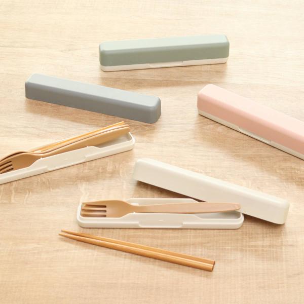 サイズ/約幅19×奥行3.4×高さ3.6cm箸・スプーン・フォーク：18cm内容量/1個（ケース、箸、スプーン、フォーク）材質/ケース本体・スプーン・フォーク：ABS樹脂箸：天然木ケースフタ：AS樹脂種類/カーキグリーン、アッシュグレー、グ...
