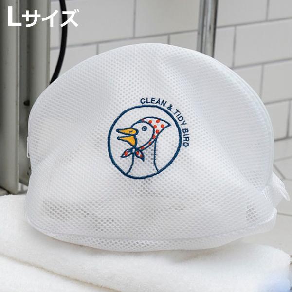 サイズ/約幅38.5×奥行25×高さ25cm内容量/1個材質/ポリエステル、ポリプロピレン、ポリアセタール生産国/中国製●ご機嫌なアヒルを中央に構えたランドリーバッグLサイズです。●小物類の収納に便利な立体型タイプです。●3層になったクッシ...