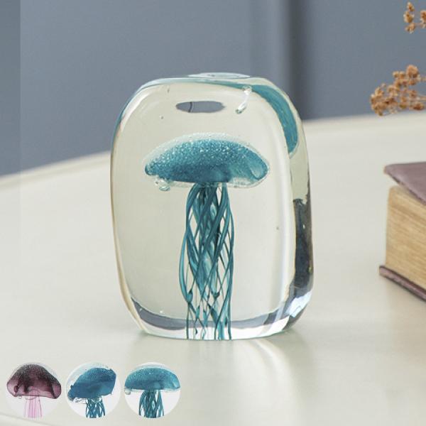 サイズ/【ピンク・ブルー】約幅6×奥行4.5×高さ13cm【グリーン】約幅6×奥行4.5×高さ9cm内容量/1個材質/ガラス種類/ピンク、ブルー、グリーン原産国/中国●クラゲが浮遊している様なデザインのガラスオブジェです。●光の反射によって...