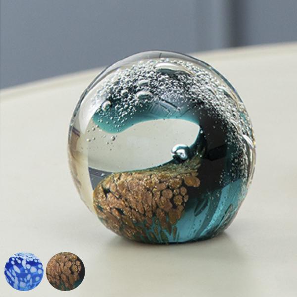 サイズ/約幅8×奥行8×高さ8cm内容量/1個材質/ガラス種類/ブルー、グリーン原産国/中国●大きな波が美しく表現されたガラスオブジェです。●光の反射によって様々な表情が楽しめます。●玄関やリビングなどのお部屋のデコレーションにおすすめです...
