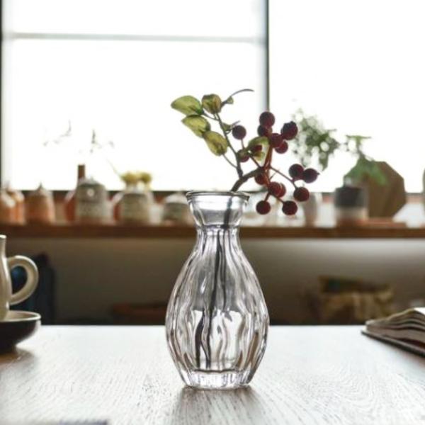 サイズ/約高さ11cm直径：約6.5cm内容量/1個材質/ガラス生産国/中国製●花を活かす上品な一輪挿しです。●ゴールドで縁どられた洗練されたデザインが光ります。●お洒落なデザインタグ付きです。花入れ ガラス ガラス製 クリア 透明 ミニブ...