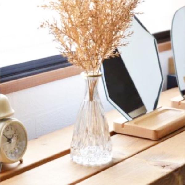 サイズ/約高さ14.5cm直径：約7cm内容量/1個材質/ガラス生産国/中国製●花を活かす上品な一輪挿しです。●ゴールドで縁どられた洗練されたデザインが光ります。●お洒落なデザインタグ付きです。花入れ ガラス ガラス製 クリア 透明 ミニブ...