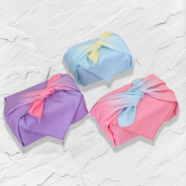 サイズ/約幅45×奥行45×高さ0.5cm重量/約37g内容量/1枚材質/綿100％種類/サックスピンク、イエローサックス、ピンクバイオレット生産国/日本製●グラデーションがキレイな、バイカラーのランチクロスです。●国内で製造している安心の...