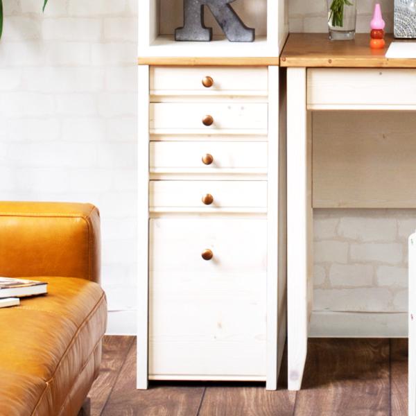 サイズ/約幅30×奥行50×高さ72cm重量/約23.5kg内容量/1台材質/天板・前板：パイン材・ウレタン塗装本体側面・背面：プリント生産国/ベトナム製引き出し段数/5段引き出し1段あたり耐荷重/浅型：約1kg、深型：約5kg天板耐荷重/...