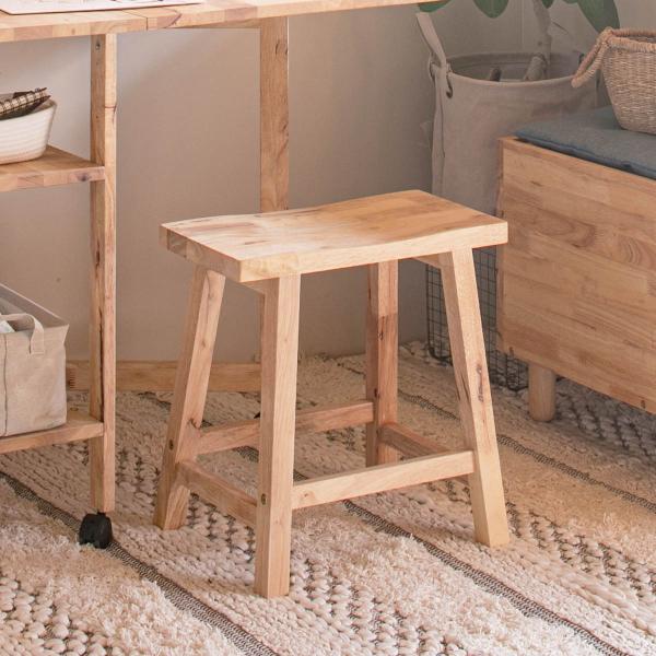 サイズ/約幅45×奥行32×高さ45cm内容量/1台材質/ラバーウッド、ラッカー塗装生産国/マレーシア製組立状態/お客様組立品お届け梱包数/1個口●ラバーウッド無垢材の素材感を活かしたスツールです。●美しい木目と滑らかな手触りが特徴のラバー...