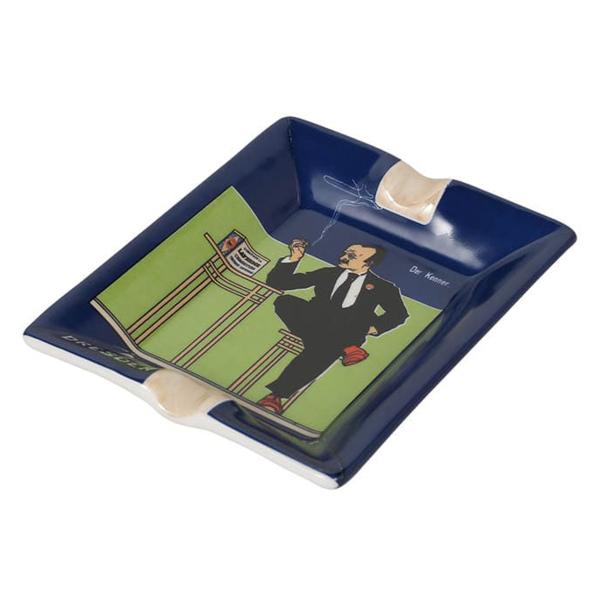 サイズ/約幅10.3×奥行13×高さ2.5cm内容量/1個材質/ポーセリン原産国/中国●レトロポスターをそのまま小さくしたような絵柄の灰皿です。●コイントレイやアクセサリートレイとしても使えます。インテリア アメリカンレトロ インテリア雑貨...