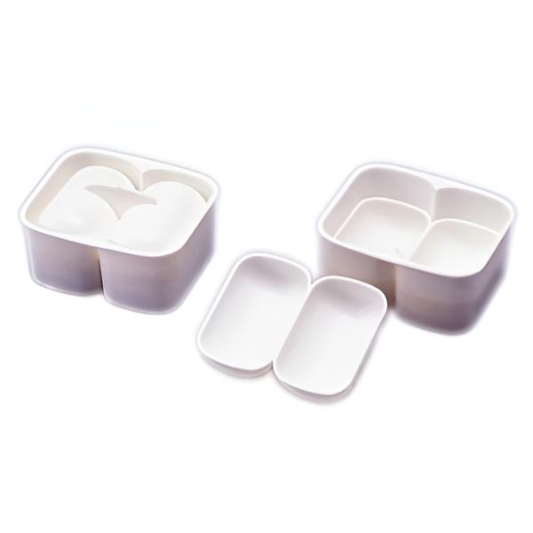 サイズ/約幅6.8×奥行8.5×高さ4.7cm重量/約30.6g内容量/1個材質/ポリプロピレン生産国/日本製●俵おにぎりが簡単に作れるおにぎり型です。●おにぎりがとりやすいフッ素入りエンボス加工が施されています。●一度に2個の俵型おにぎり...