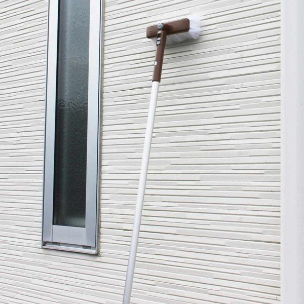 サイズ/約幅18×奥行7.8×高さ167.5cm伸縮時：約全長90〜157cm重量/約390g内容量/1個材質/ヘッド：ポリプロピレン・ポリアセタール・ABS樹脂ブラシ：PET柄：アルミ生産国/中国製●外壁についたコケやカビなどの汚れを柔ら...