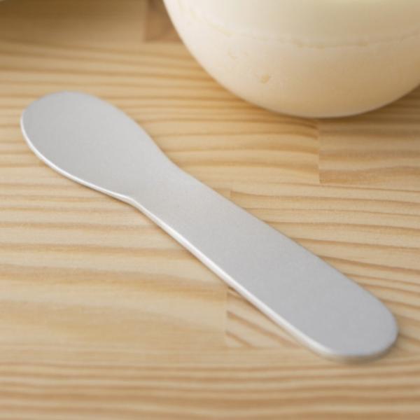 サイズ/長さ：約10.2cm 板厚:約2（mm）先端部:約1（mm）重量/約8g内容量/1個材質/アルミニウム合金生産国/中国製●ステンレスの約12倍の熱伝導効率を持つアルミニウム素材のスプーンです。●手のぬくもりがスプーンに伝わり、表面を...