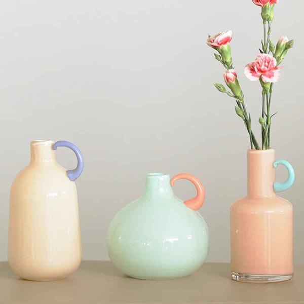 サイズ/コーラル：約直径6.8×高さ15.1cmMINT：約直径11.6×高さ11.6cmMilky：約直径7.6×高さ15.6cm材質/ガラス種類/コーラル、MINT、Milky生産国/中国製●ふっくらフォルムの淡い色彩美のフラワーベース...