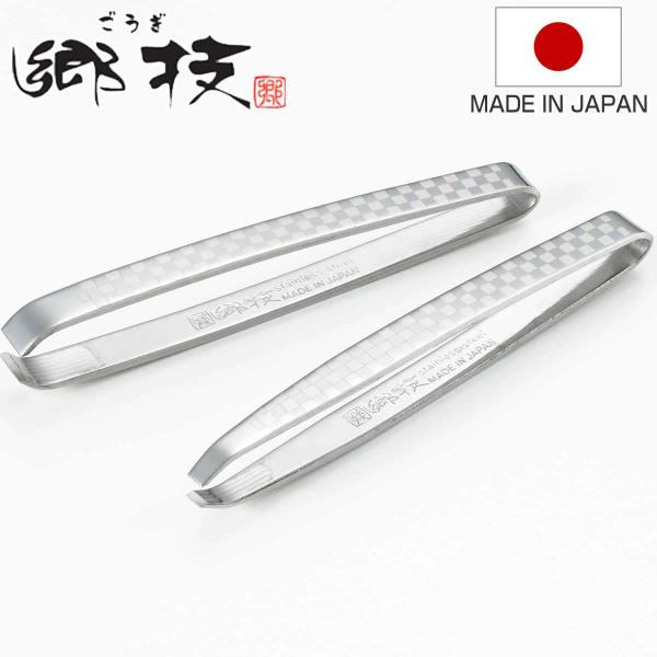サイズ/約幅1×奥行7.5×高さ0.5cm重量/約8g※1本あたり内容量/ペアセット（幅広タイプ、先細タイプ：各1本）材質/13-0ステンレス生産国/日本製●市松模様が美しいステンレス製の毛抜きです。●「先細」と「幅広」、形状の異なる2本が...