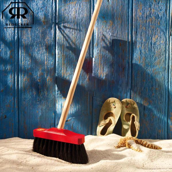 サイズ/約高さ70cm内容量/1個材質/ビーチ、黒馬毛生産国/ドイツ製●ドイツ老舗ブラシメーカー「REDECKER」のちりとりとブラシのセットです。●道具としての機能性を追及した洗練されたデザインで、熟練の職人がひとつひとつ丁寧に仕上げてい...