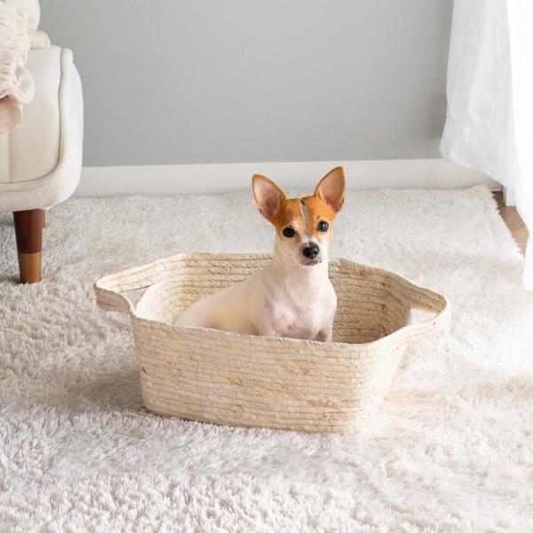 サイズ/約幅36×奥行27×高さ14cm取っ手含む幅：約48cm内容量/1個付属品：クッション材質/メイズ●優しい風合いのペットベットです。●取り外しできる専用クッション付きで、ペットが心地よくくつろげる空間を作れます。●軽くて柔らかいメイ...