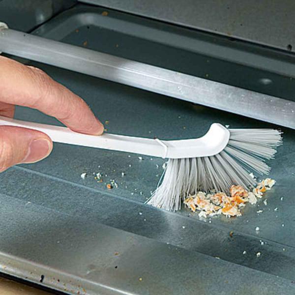 サイズ/約幅1.5×奥行4.5×高さ17.7cm重量/約8g内容量/1個材質/ポリプロピレン・ナイロン生産国/日本製●窓のサッシ・トースター・壁際・キーボードなど様々な場所を掃除できるこぼうきです。●柄先のヘラはサッシレールの土埃や汚れをか...