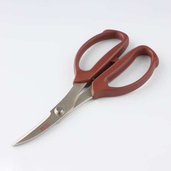 サイズ/全長：18cm刃の長さ：（上刃）5.5cm、（下刃）5.3cm重量/約65.5g内容量/1個材質/ブレード：ステンレス鋼ハンドル：P.P生産国/日本製●革やゴム素材がよく切れるレザークラフトに最適な革切りハサミです。●デニムやベルト...