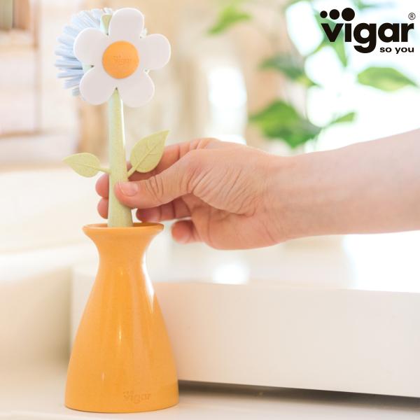 サイズ/約幅8×奥行7×高さ26cm内容量/1セット（ディッシュブラシ、ブラシスタンド）材質/ライスハスクレジン、ポリプロピレン、ポリオレフィンエラストマー、熱可塑性ゴム（TPR）、ナイロン生産国/中国製●花瓶のような形のブラシスタンド付き...